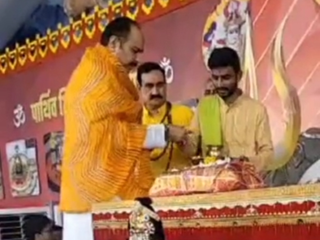 Shivmahapuran story of Pandit Pradeep Mishra started in Datia | दतिया में शुरू हुई पं.प्रदीप ...