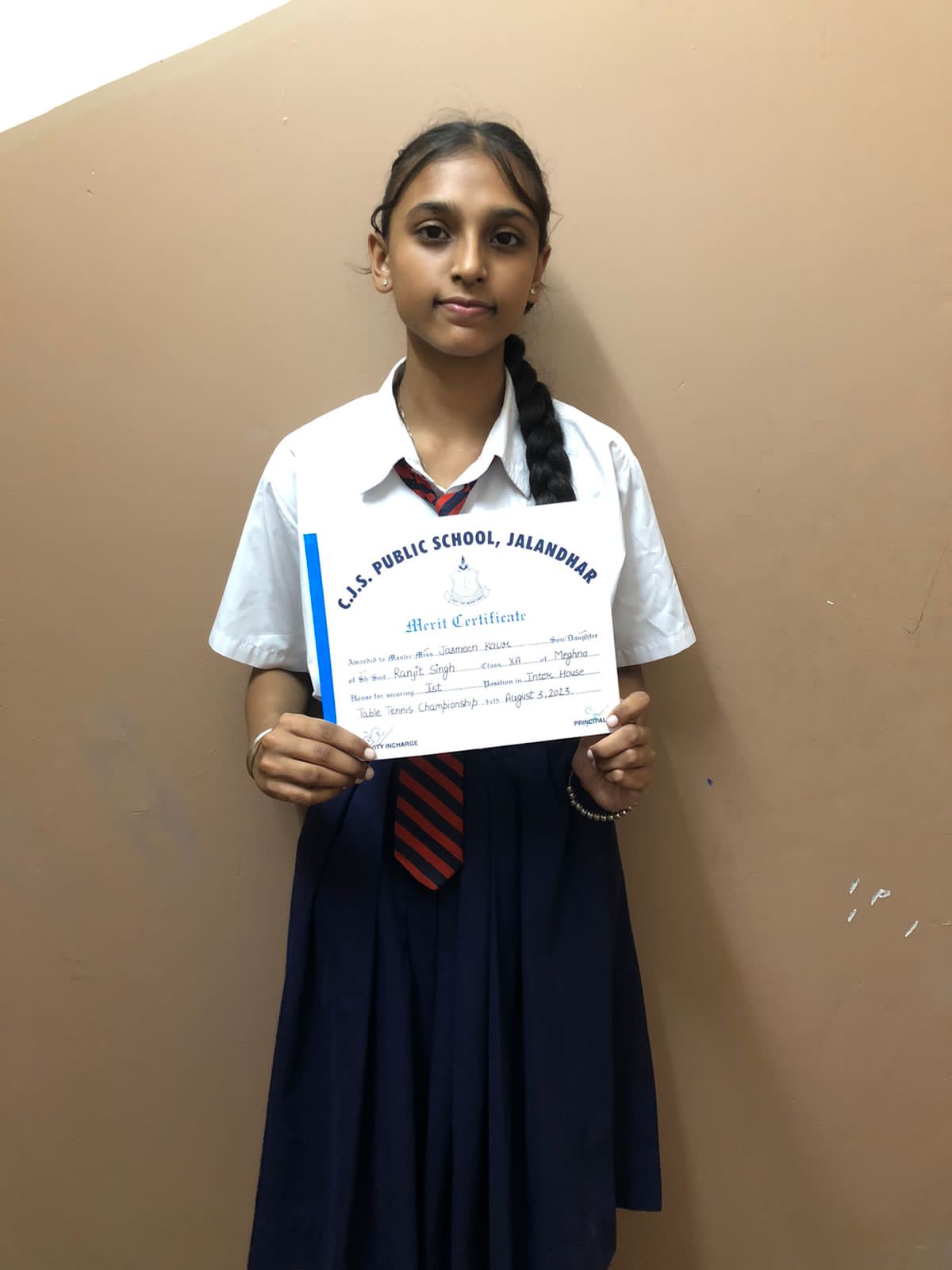 Free notebooks given to the students of Mohandas School | मोहनदास स्कूल ...