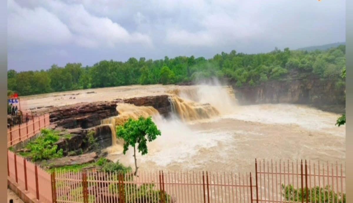 Rahatgarh Falls: Water falls from 50 feet high rocks in the pool amidst ...
