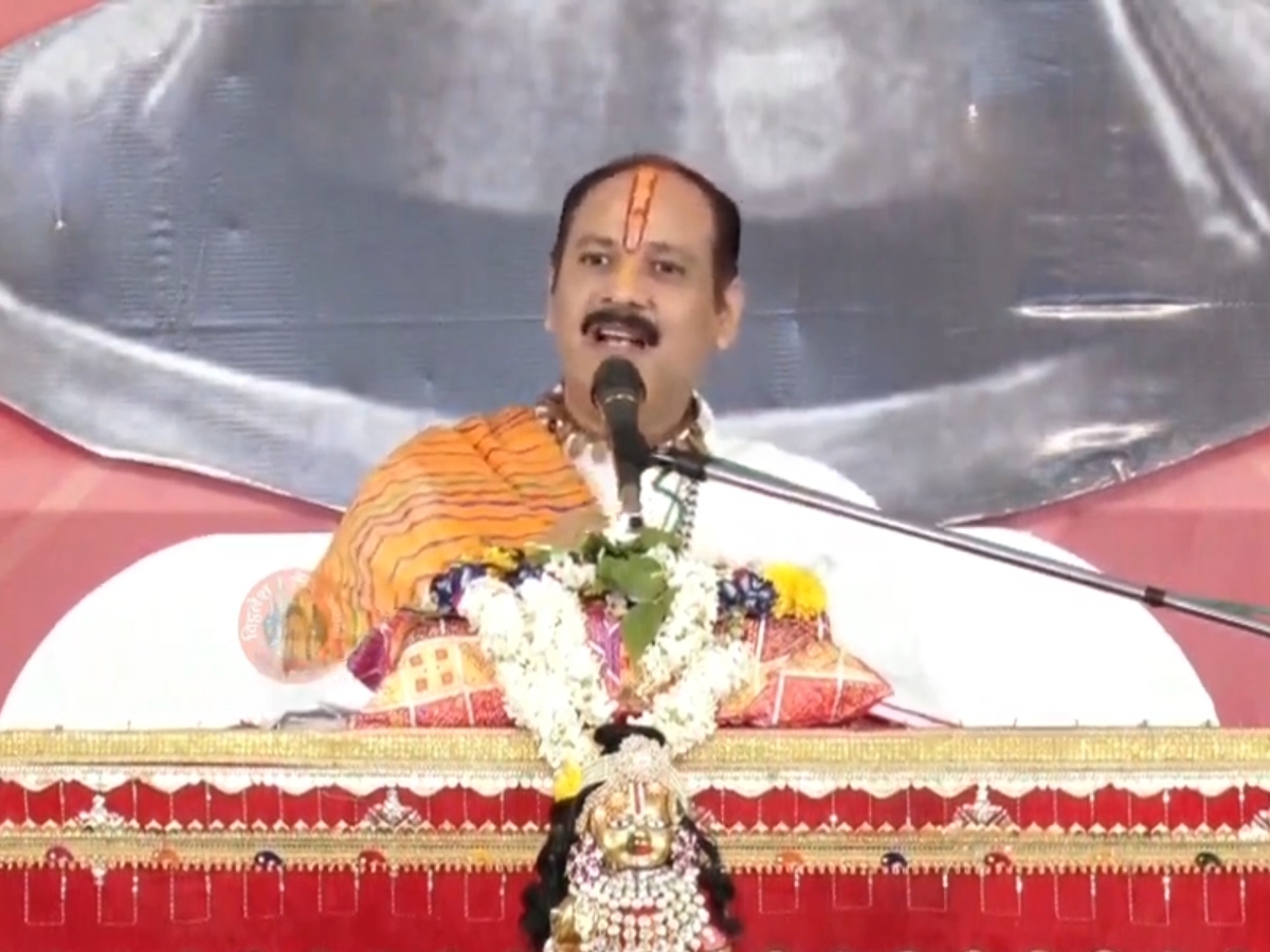 Shivmahapuran story of Pandit Pradeep Mishra started in Datia | दतिया में शुरू हुई पं.प्रदीप ...