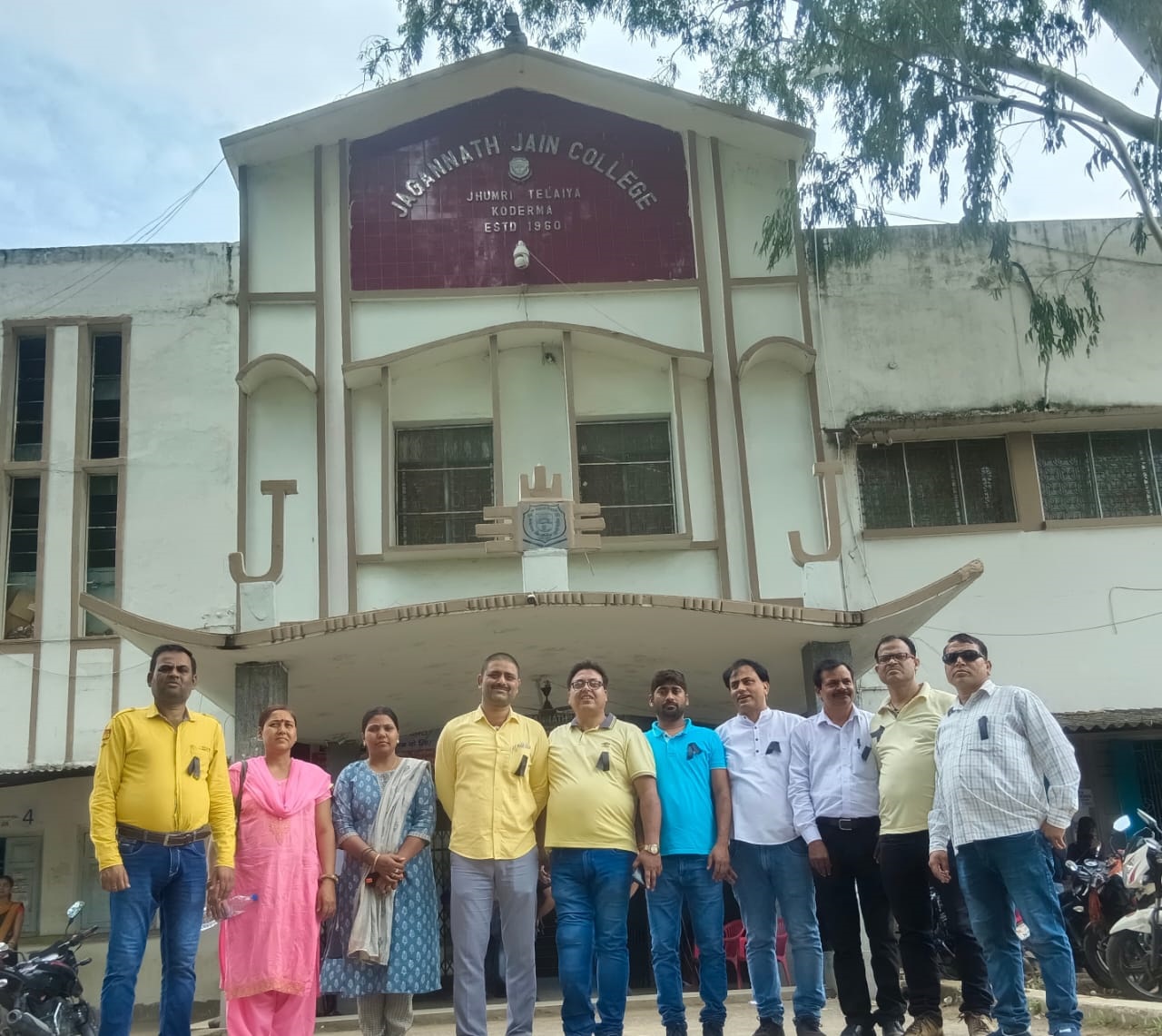 Contractual assistant professors of JJ College protested by wearing ...