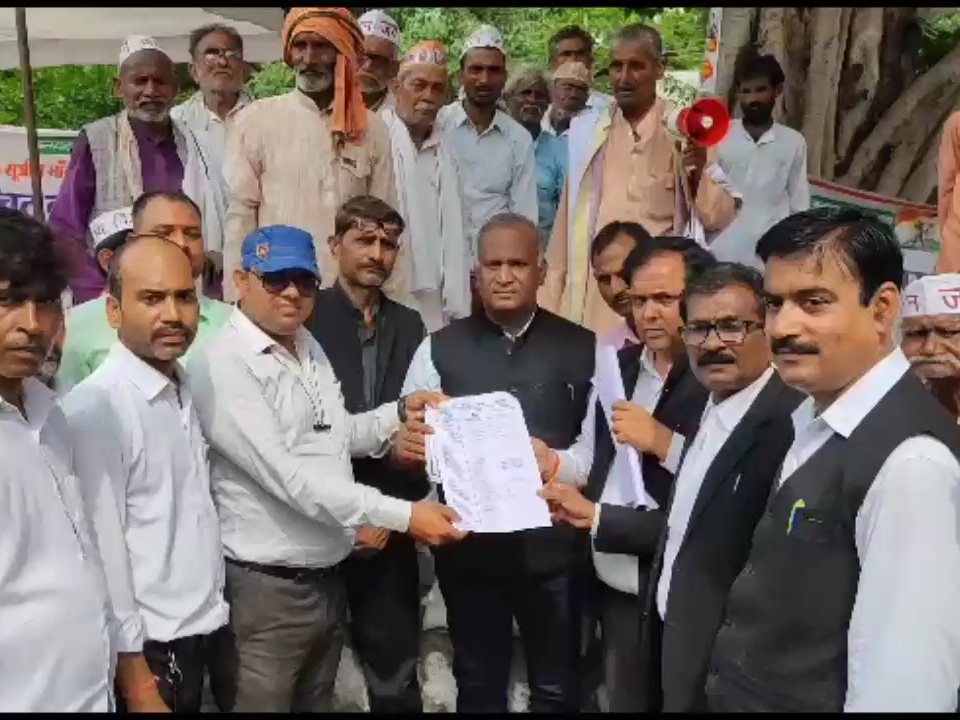 Farmers got the support of advocates in Mahoba | महोबा में किसानों को ...