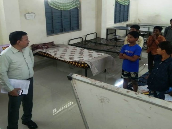 Hostel complaints are coming, divisional commissioner arrived to ...