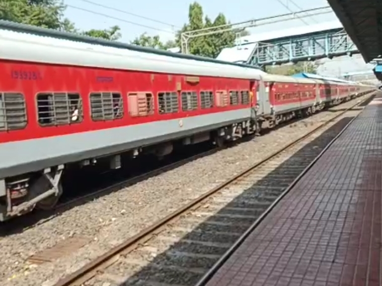Three pairs of trains canceled due to non-interlocking work at Manmad railway station, one pair ...