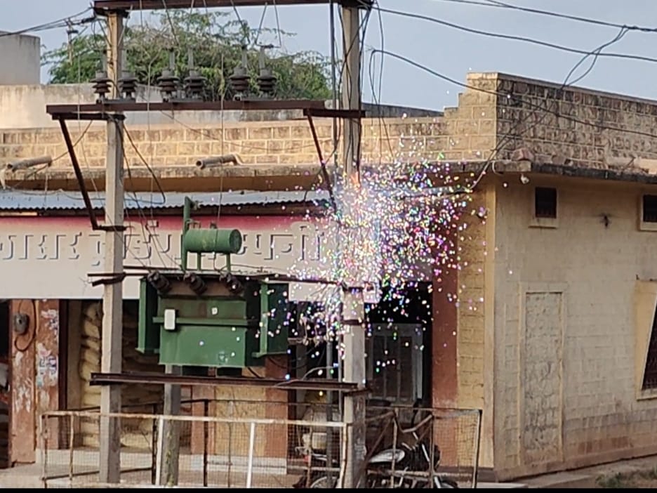 Heavy explosion in power transformer, fire in cable | बिजली ...