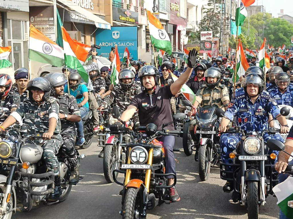 MP Colonel Rajyavardhan Singh Rathore took out a tricolor bike rally ...