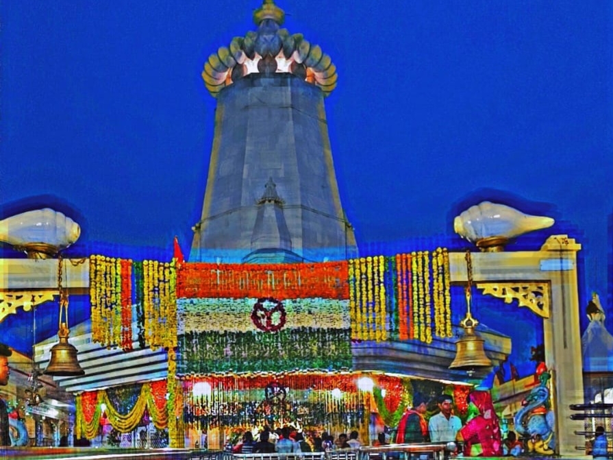 Shiv Dham Kundeshwar painted in the colors of patriotism | देश भक्ति के ...