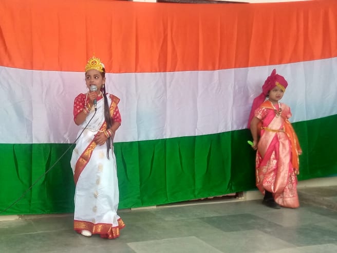 DSP hoisted the flag at Vidyarti Public School, students gave a ...