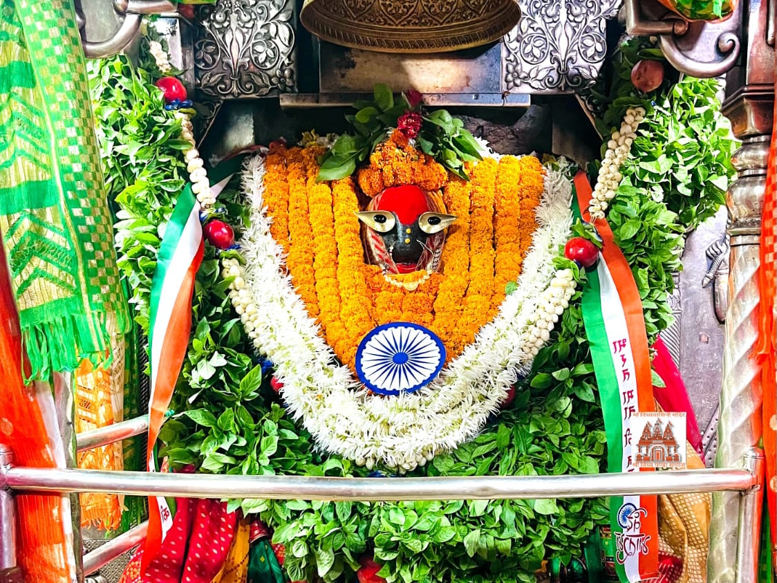 Tricolor decoration of the goddesses sitting on the triangle path in ...
