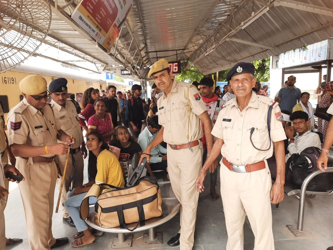 RPF and GRP teams checked security arrangements at railway stations ...