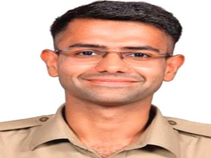 IPS Aditya, who killed 3 Naxalites, got gallantry medal for the second ...