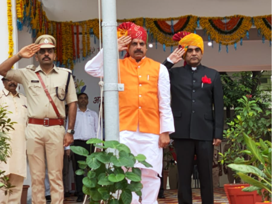 Minister Mohan Yadav hoisted the flag on the Dussehra ground | दशहरा ...