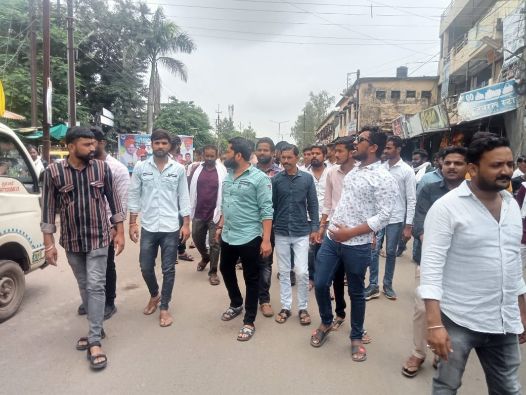 Protest against cow smuggling and cow slaughter | गौ-तस्करी और गौहत्या ...