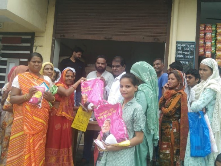 People upset due to lack of network in Posh machine | पोश मशीन में ...