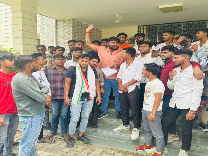 Rajasthan kota Students on the road in Kanwas, Sangod, Kanwas ...