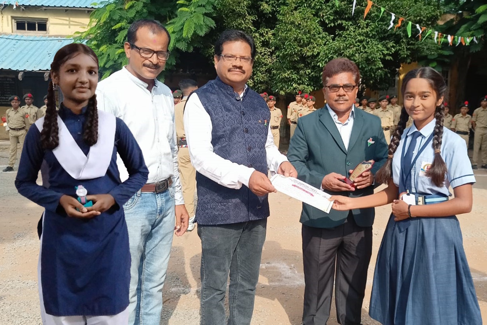 Fulfilled the promise, the principal gave the watch to the girl ...