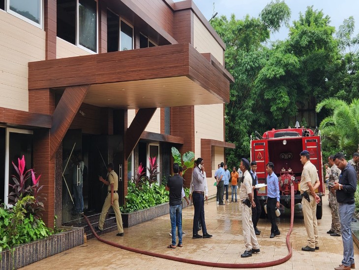 fire in government circuit house of circular road | सर्कुलर रोड के ...