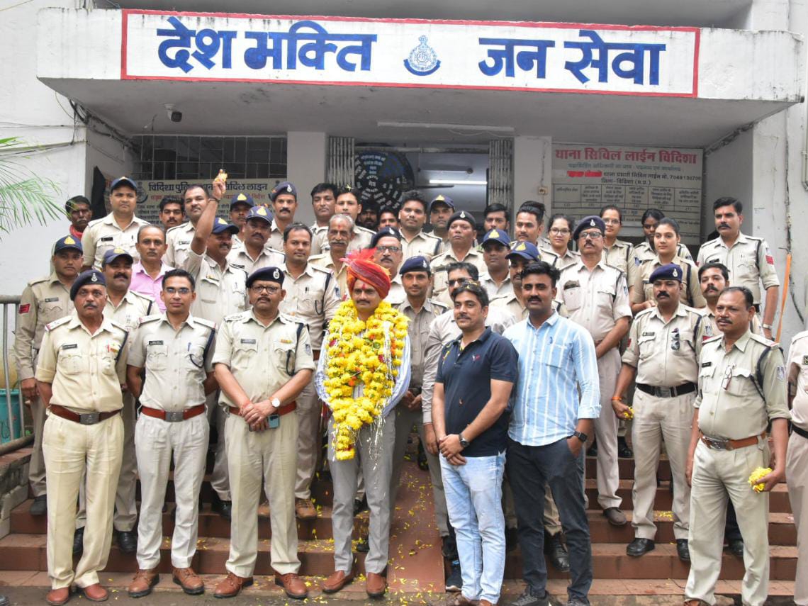 Farewell to civil line police station in-charge, along with CSP, Poliv ...