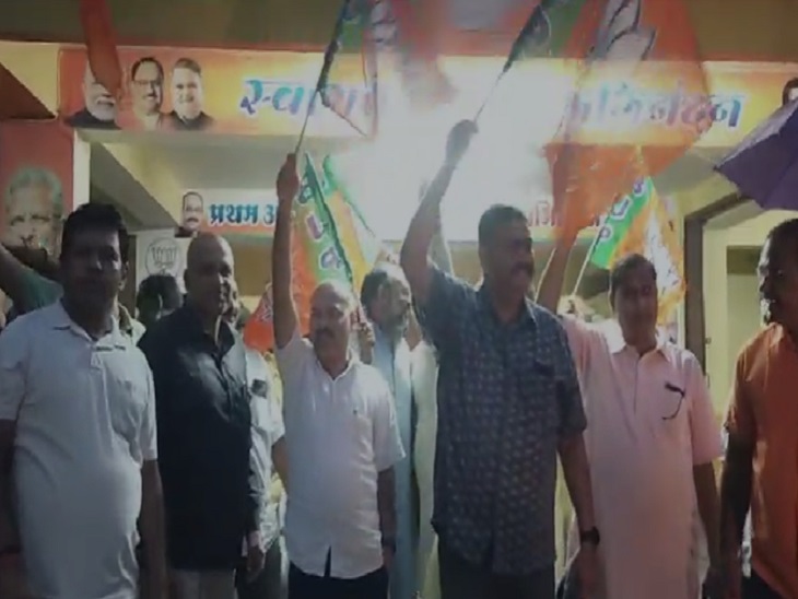 Celebration of MP Vijay Baghel's name being finalized | सांसद विजय बघेल ...