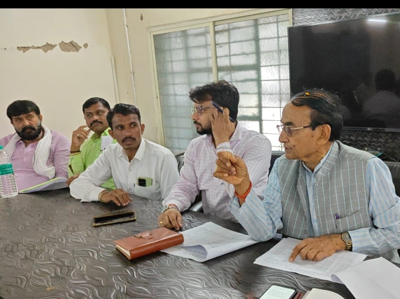 MLA took meeting of officials in Japan | विधायक ने जपं में अधिकारियों ...