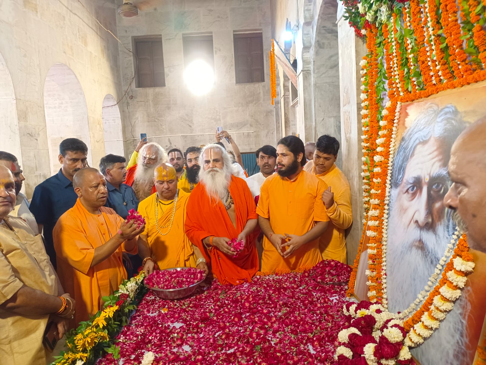 Yogi Adityanath Ayodhya Ram Mandir Visit Photos | ﻿Mahant Paramhans ...