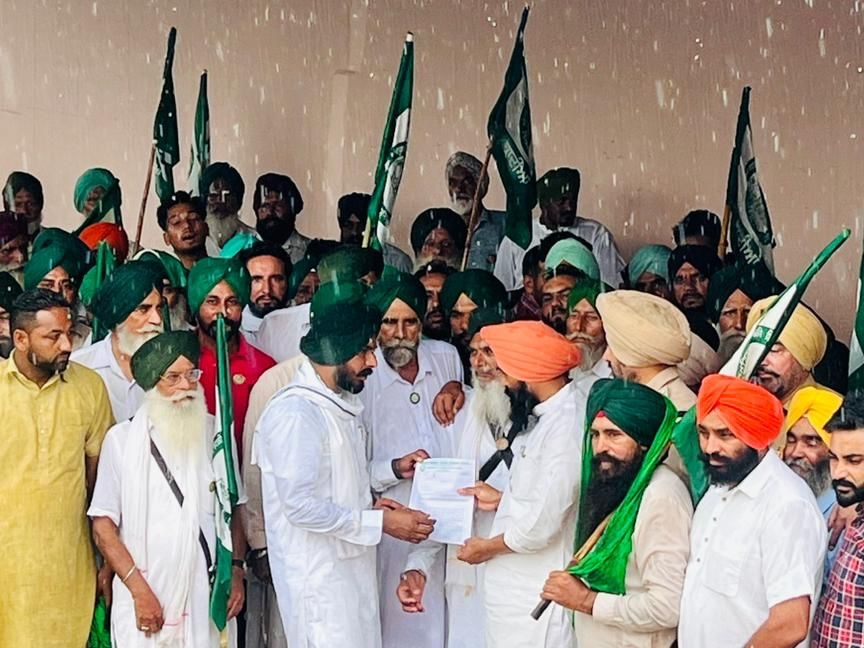 Barnala News : Barnala Farmers Surrounded Mahal Kalan Assembly ...