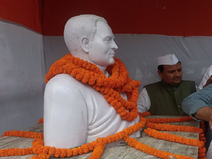 Former State President Madan Mohan Jha reached Patna's Sadakat Ashram ...