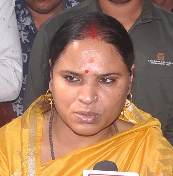 Mamta called a meeting of supporters yesterday, BJP district president ...