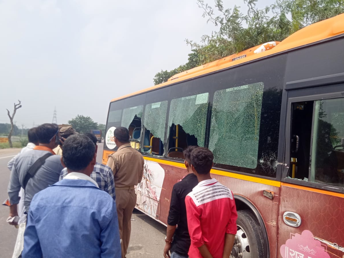 Uncontrolled tractor trolley collided with electric bus, broken glass ...