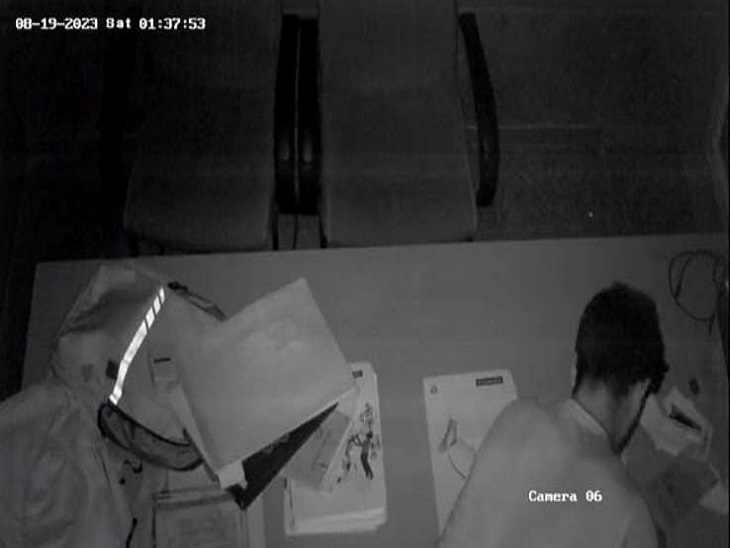 Theft at petrol pump, thief caught in CCTV | पेट्रोल पंप पर चोरी, CCTV ...