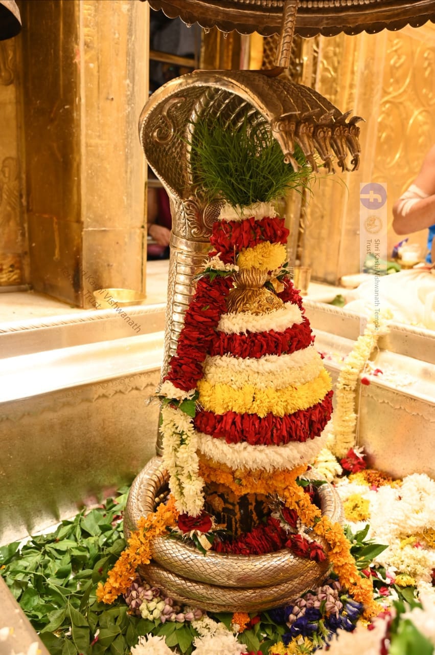 UP Sawan Somwar 2023; Baba Vishwanath (Ardhanarishwar Shringar) Darshan ...