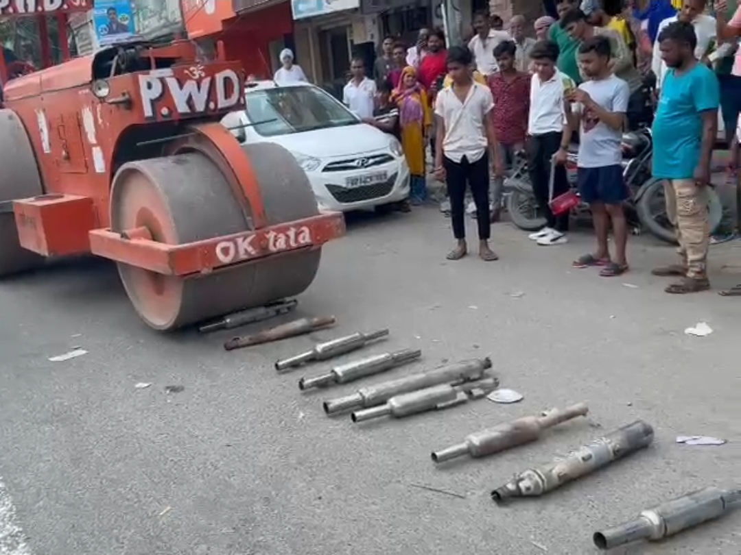 Traffic police launched operation crackers in Hapur | हापुड़ में ...