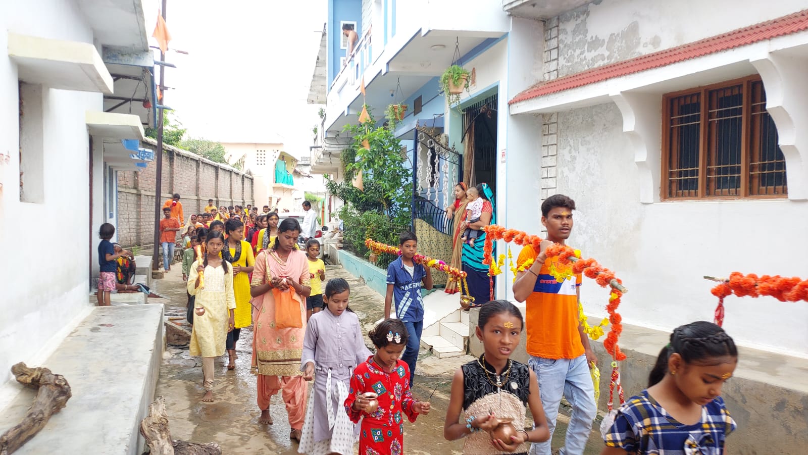 500 devotees took out Kanwar Yatra | 500 भक्तों ने निकाली कांवर यात्रा ...