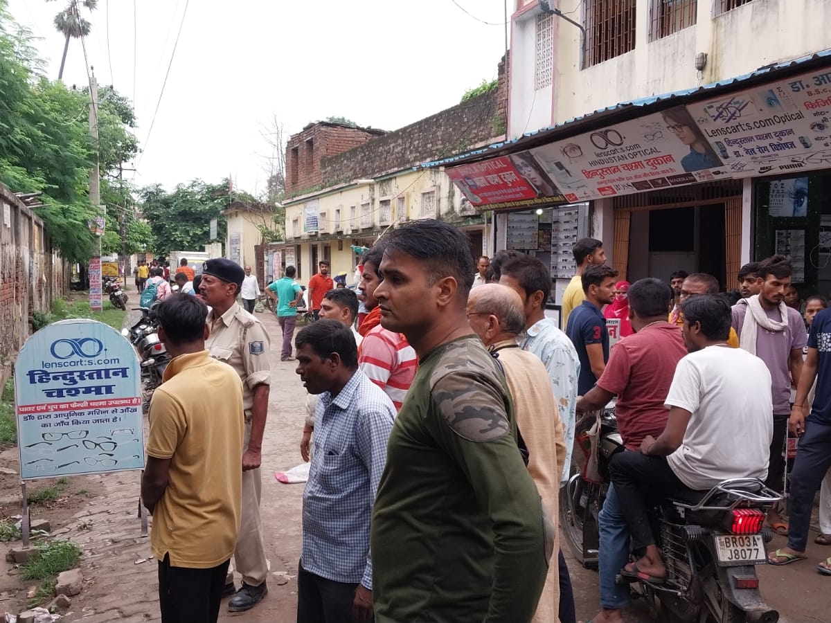 Buxar News| Dead body of 20 year old found in civil line drain | बक्सर ...