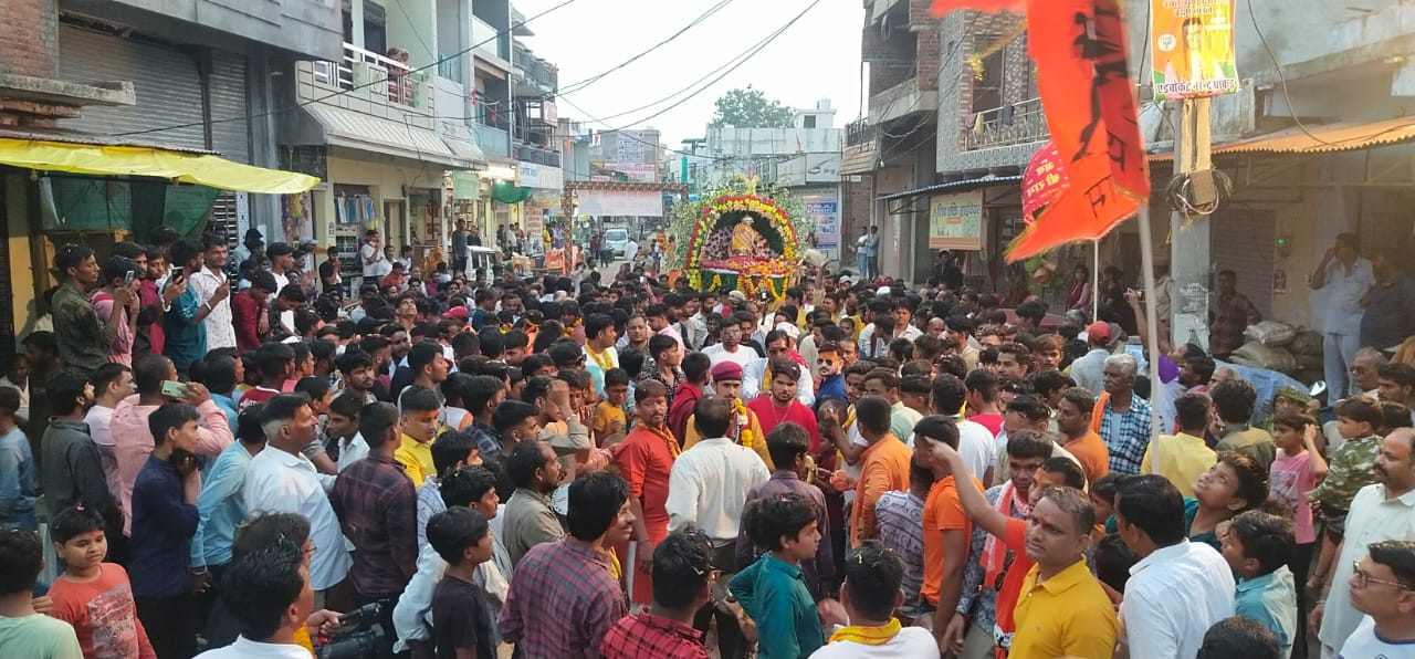Decorated the main gate of Karneshwar Mahadev Temple