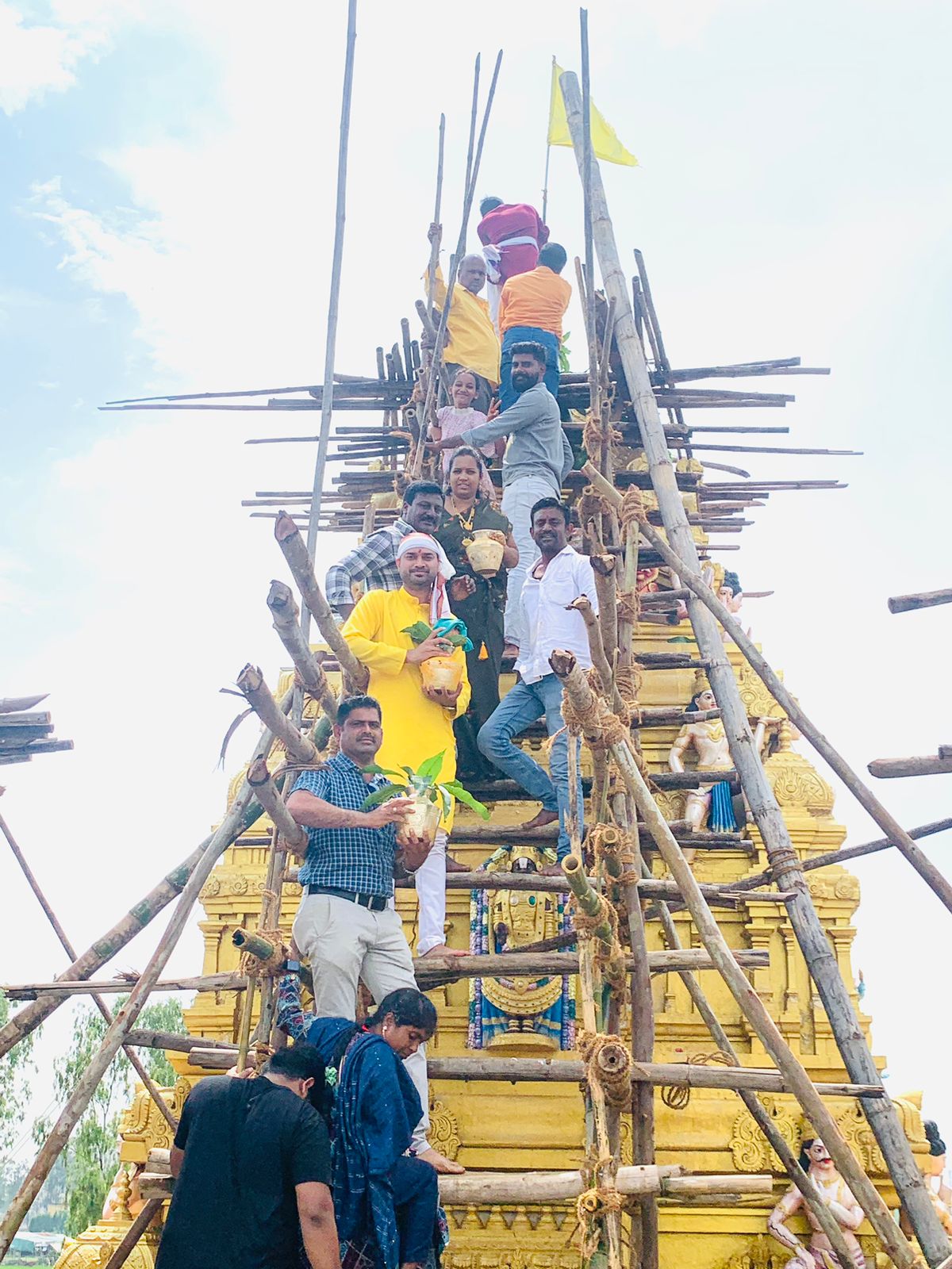 Maha Kumbhabhishek of Balaji temple was done with silver urns | चांदी ...