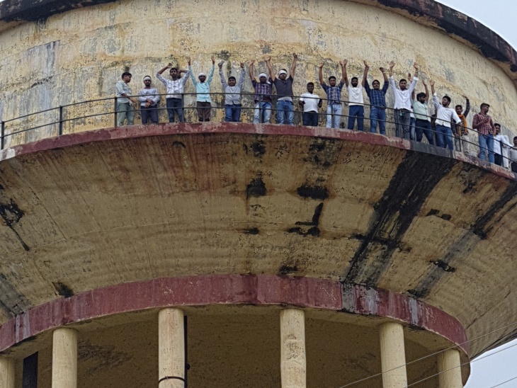 Protesters climbed on the tank for the demands of MBC class | एमबीसी ...