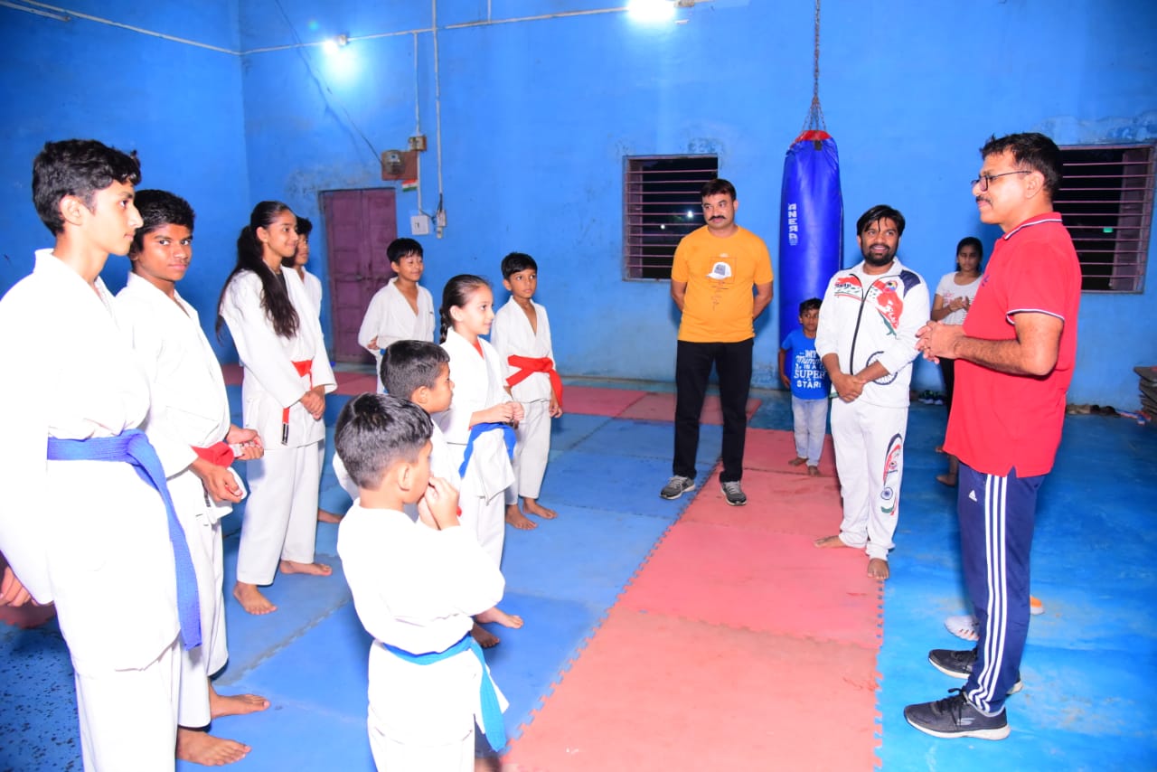 8 players of Alirajpur will go to Goa to play West Zone Karate ...