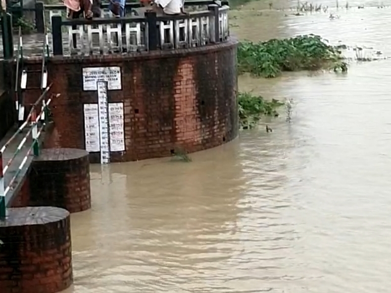 Kamla river water level above the danger mark, effect of rain in nepal ...
