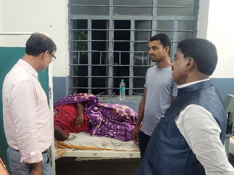 MLA Bhudev arrived on surprise inspection of Banka community hospital | बांका के सामुदायिक ...