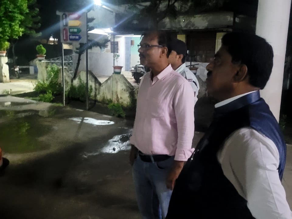 MLA Bhudev arrived on surprise inspection of Banka community hospital | बांका के सामुदायिक ...