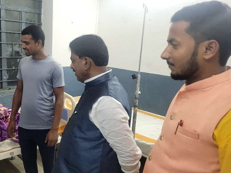 MLA Bhudev arrived on surprise inspection of Banka community hospital | बांका के सामुदायिक ...
