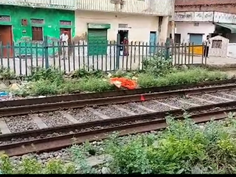 Woman killed in goods train collision in Banda | बांदा में मालगाड़ी की ...