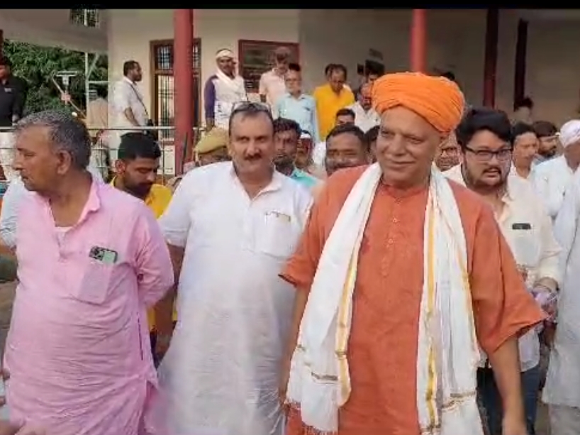 Ballia MP hits back at Congress | बलिया सांसद का कांग्रेस पर पलटवार ...