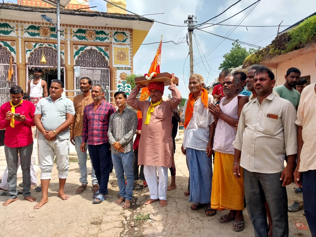 Shri Ram Charan Paduka reached Derkha village, villagers showered ...
