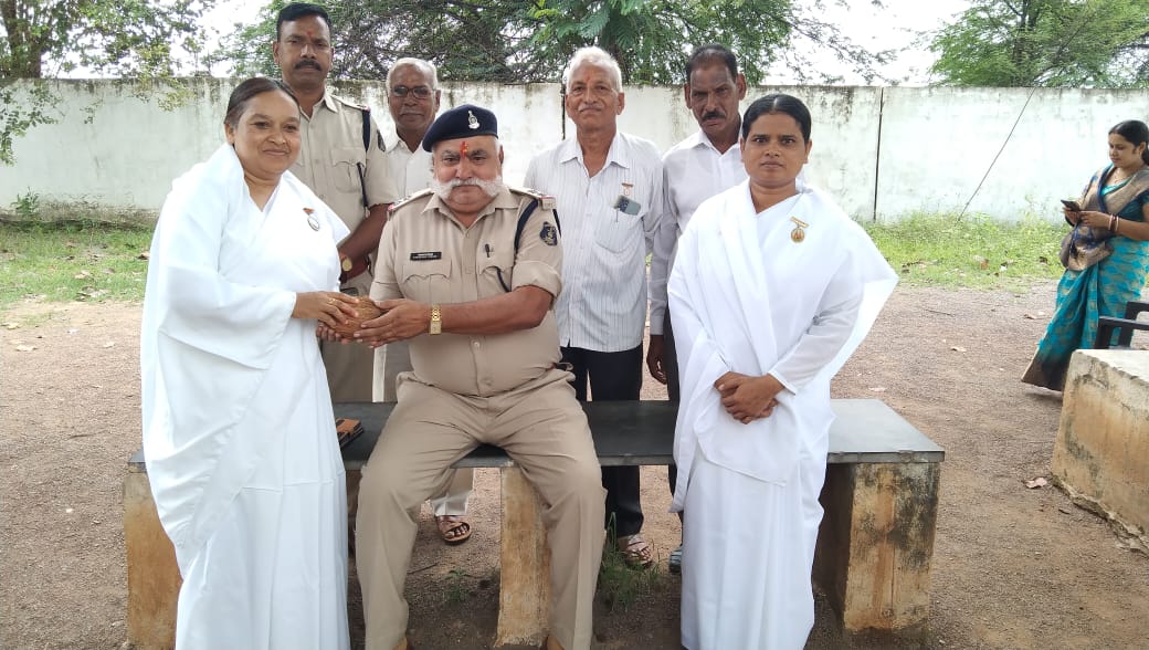 Sisters of Brahma Kumari organization tied Rakshasutra to police personnel