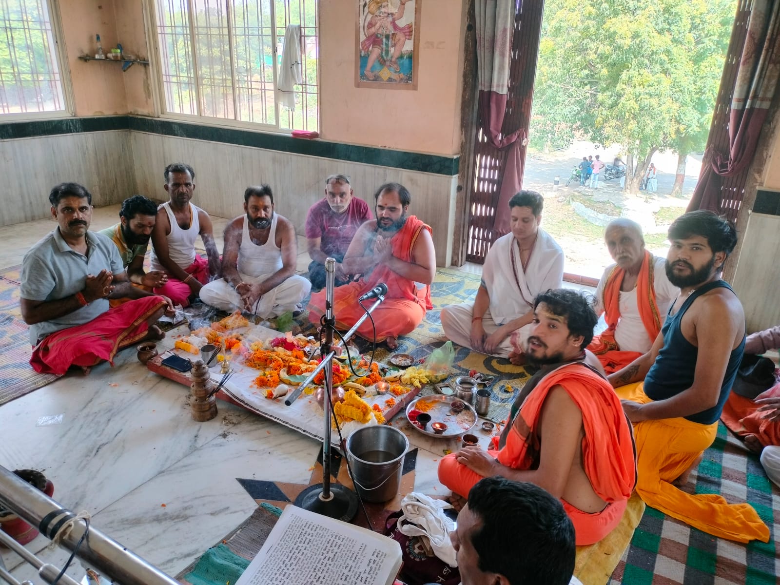 Viprajan took Dashvidhi bath in Hanuman temple on the banks of Jamner ...