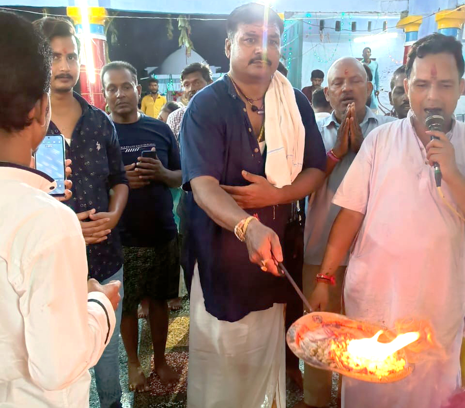 Devotees will see Baba Barfani's tableau in Dhaneshwar Nath temple on ...