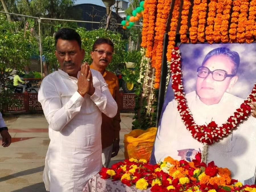 Death anniversary of former minister Nirbhay Singh Patel celebrated in Indore | इंदौर में पूर्व ...