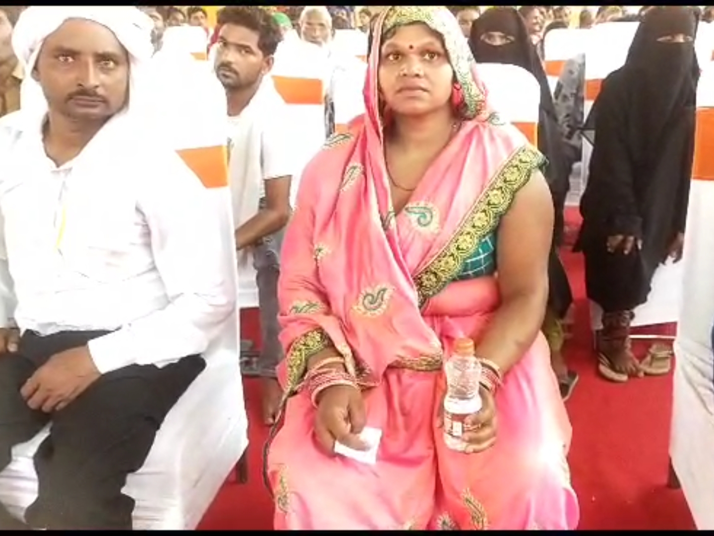 Expiry water was given in the program of CM in Barabanki | बाराबंकी में सीएम के कार्यक्रम में ...